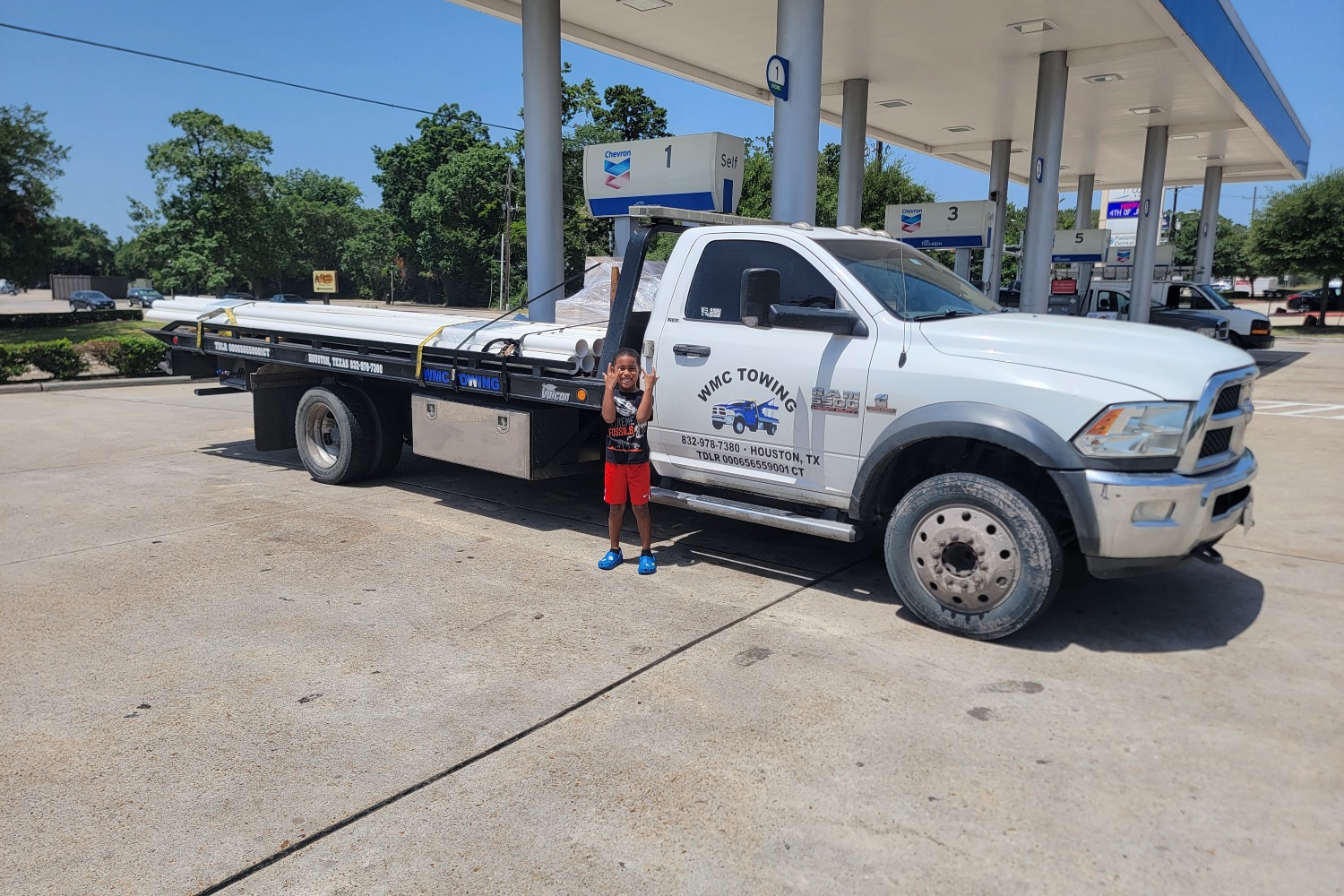 Tow trucks near Houston willing to travel long distance