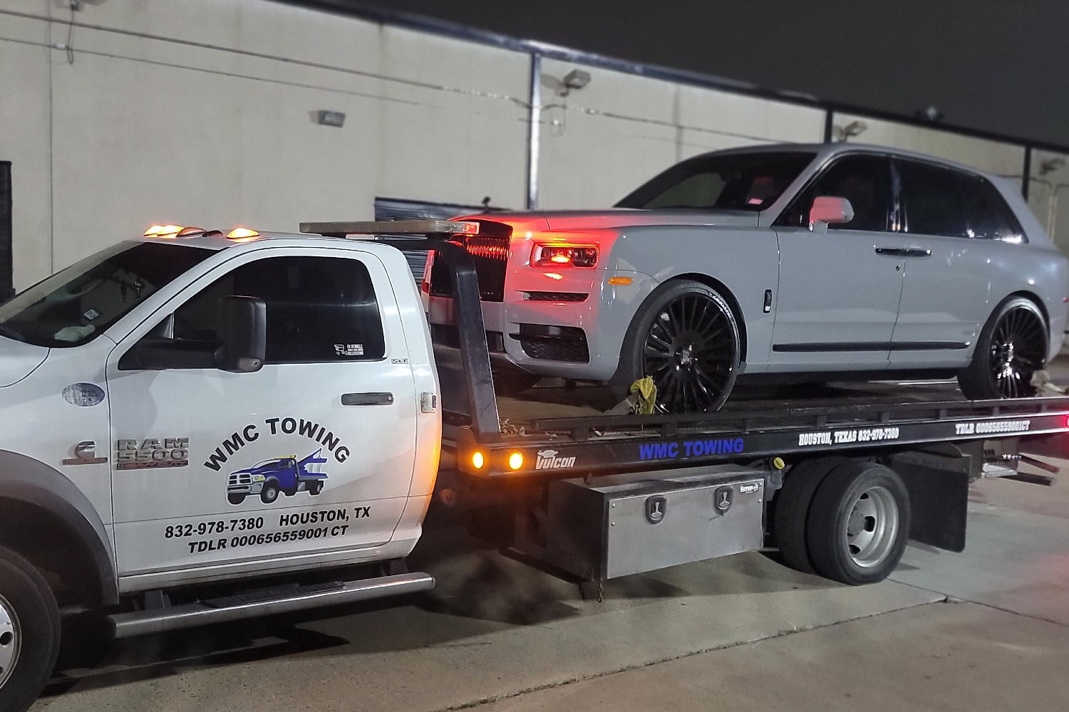 Tow trucks near Houston willing to travel long distance