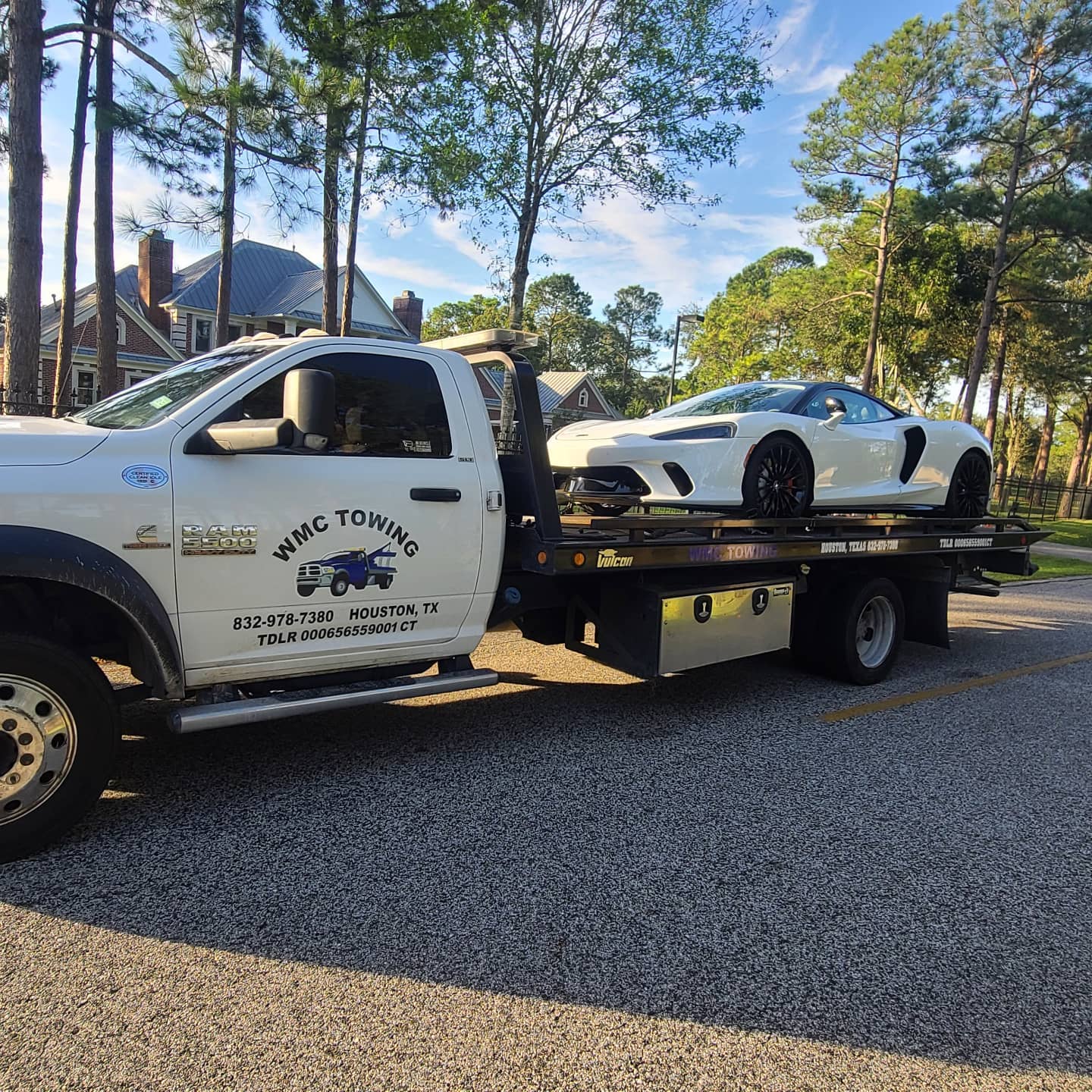 Tow trucks near Houston willing to travel long distance