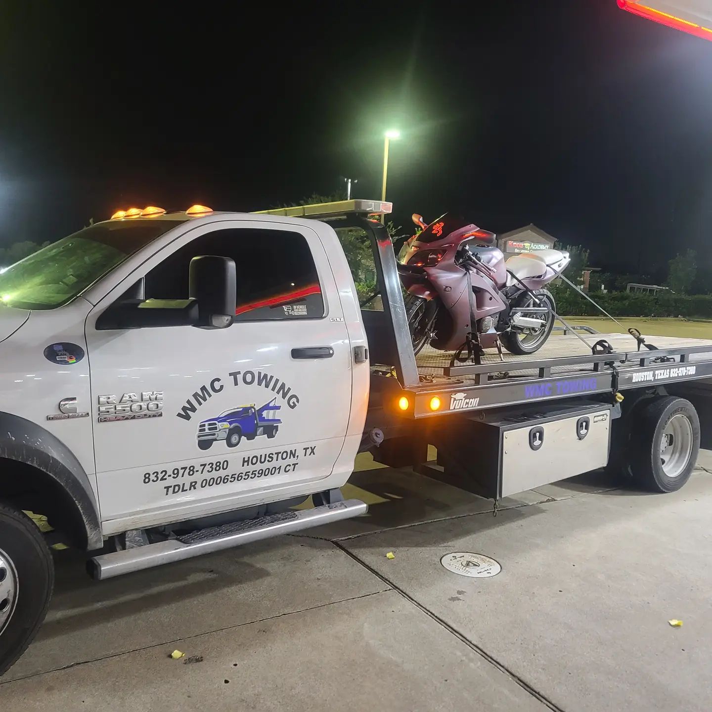 Tow trucks near Houston willing to travel long distance